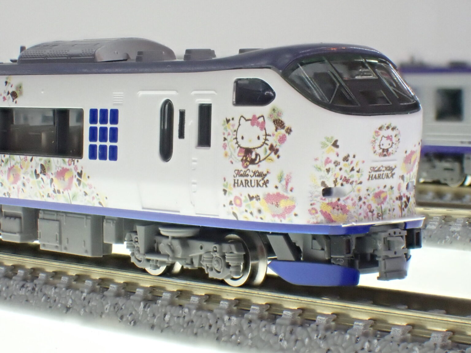 【TOMIX】281系（ハローキティ はるか･Ougi）2025年9月発売 | モケイテツ
