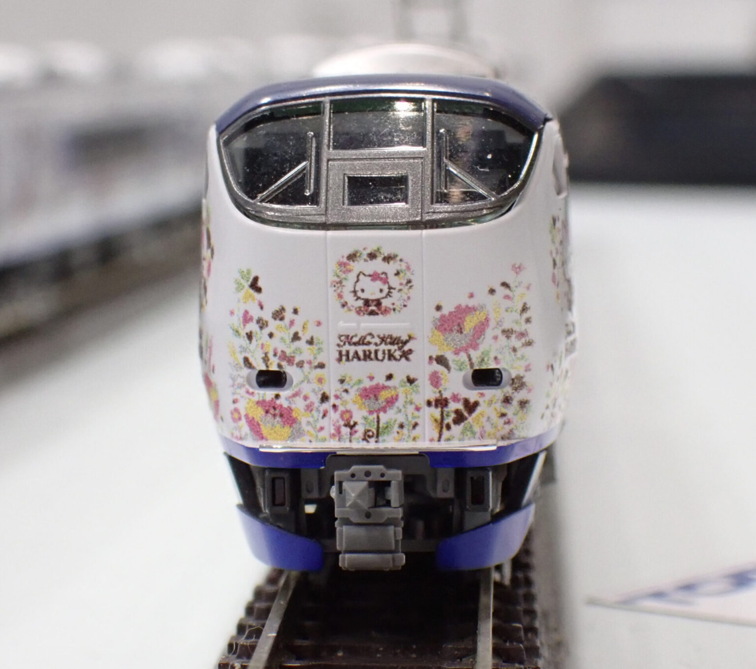 【TOMIX】281系（ハローキティ はるか･Ougi）2025年9月発売 | モケイテツ